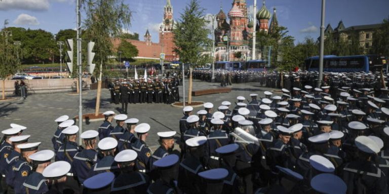 Moscow, the parade in memory of the victory over Nazism is underway ...
