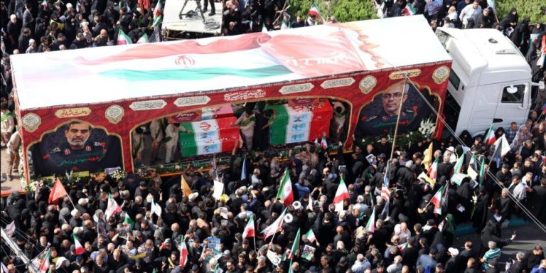 Iran, crowd in Tehran for the funeral of the high -ranking victims of ...
