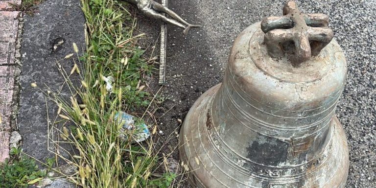 Gioia Tauro, the stolen bell and crucifix found: police intervention ...